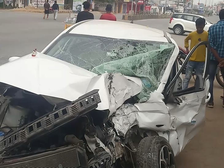 Fierce collision between car and bus, 5 people injured in the accident, life of people saved due ...