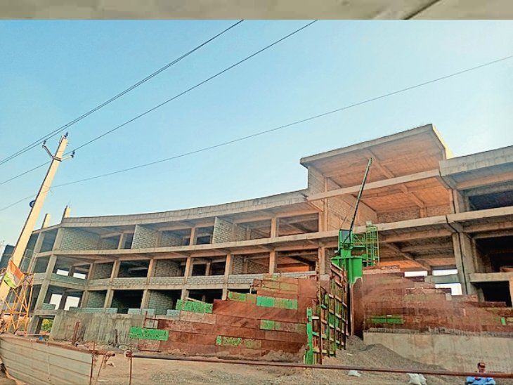 Bank Square will start even before the construction work is completed ...
