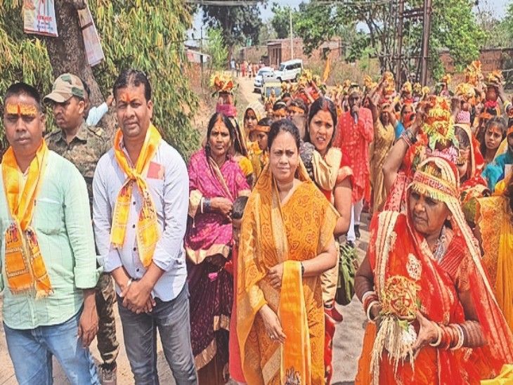 Kalash Yatra taken out on Hanuman idol Pran Pratishtha | धार्मिक कार्यक्रम का आयोजन किया गया ...