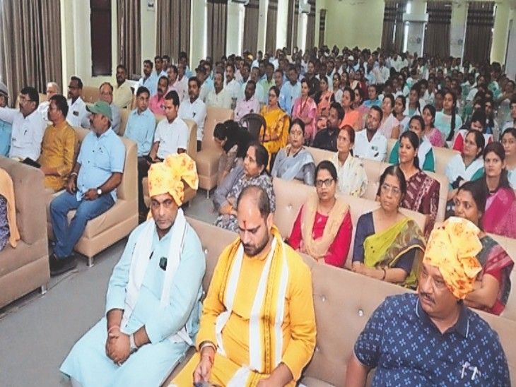 Education gives many opportunities in various fields for the ...