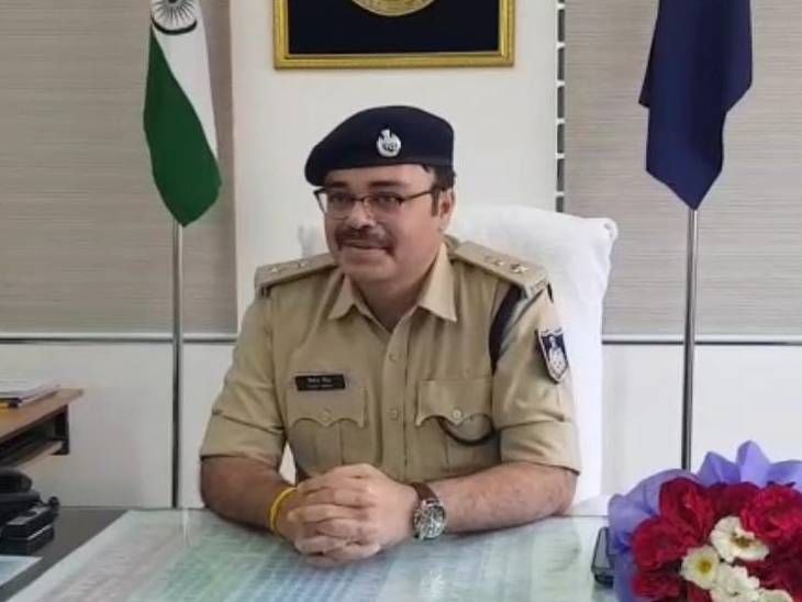 Rewa new SP Vivek Singh took charge | रीवा के नवागत एसपी ने ग्रहण किया पदभार: मैहर में देवी ...