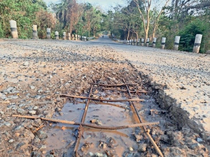 33 lakhs spent on repair of Hata-Musabani road, rods started appearing ...
