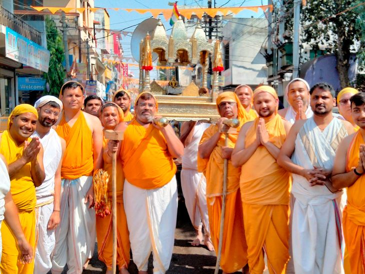 On the birth anniversary of Lord Mahavir Swami, Jain society took out a ...