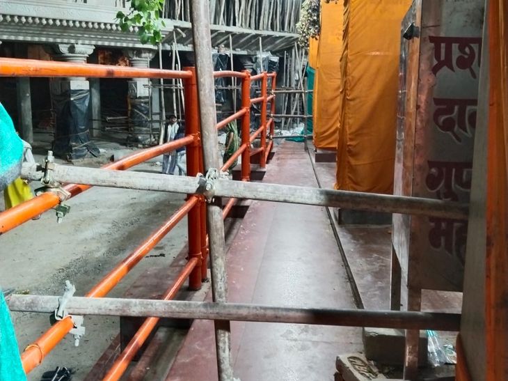 In Mirzapur, the devotees doing triangle circumambulation in Mata's ...