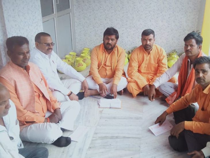 Meeting organized by Hindu Yuva Vahini at Itwa Shiv Shakti Mandir ...