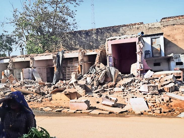 Neither the debris was removed nor the circle was made at Sapotra turn ...