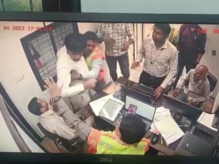 The incident of assault was captured in CCTV camera, the accused is close to BJP leaders | टोल ...