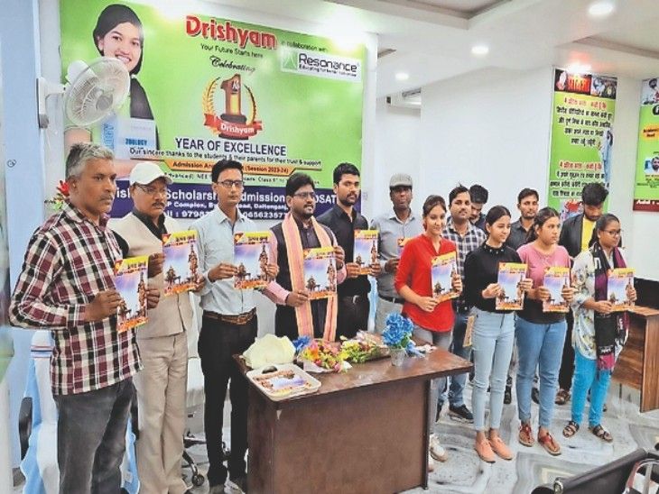 Magazine is the mirror of the society: Avinash Dev | अप्रैल अंक का विमोचन किया गया: पत्रिका समाज ...