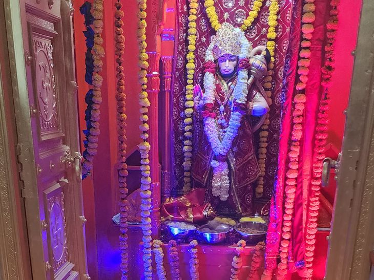 Devotees offered marks to Balaji Maharaj, decorated tableau of 56 bhog ...