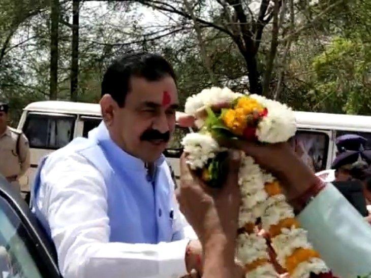 Worshiped Lord Parasnath after reaching Jain temple, met people | विश्व ...