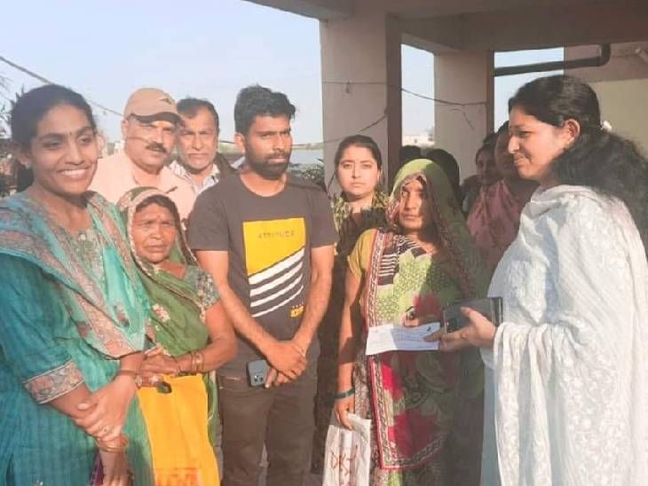 Rewa new collector Pratibha Pal set out to visit the city | रीवा की ...