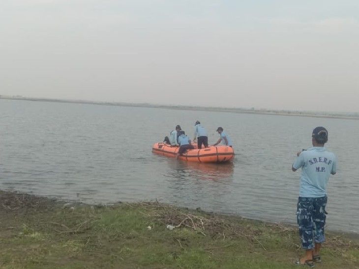 3 out of 4 friends in the boat pulled out, SDRF team rescuing one ...