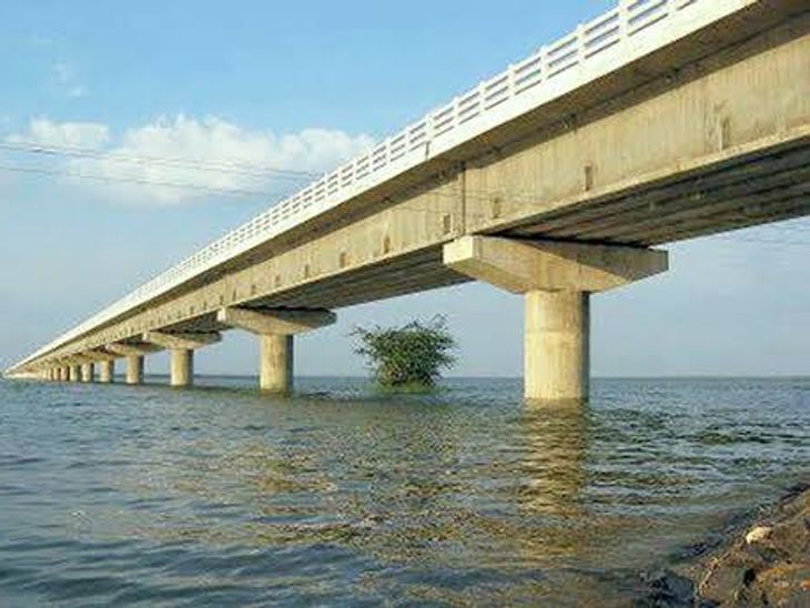 Anjad to Manavar distance will be less | नर्मदा नदी पर पुल को मिली ...