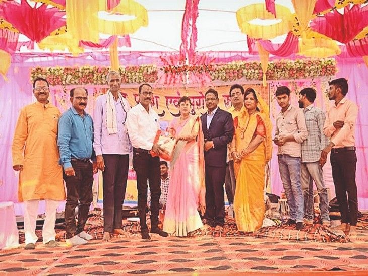 Kavita Wasnik got the pioneer award Pata Leja Re Gadiwala | लोक संगीत ...