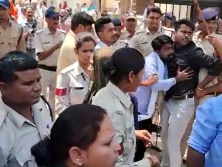 : Demonstration of girl students in Indira Girls College, amid efforts ...