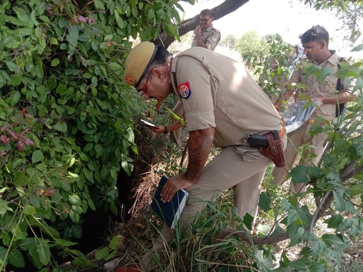 The people around came to know about the stench, the police started ...