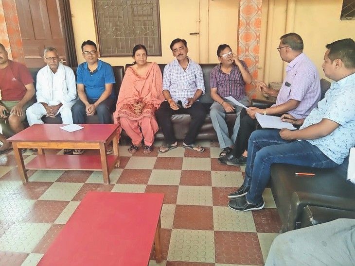 Park should be built on the side of civil line club and dead canal ...