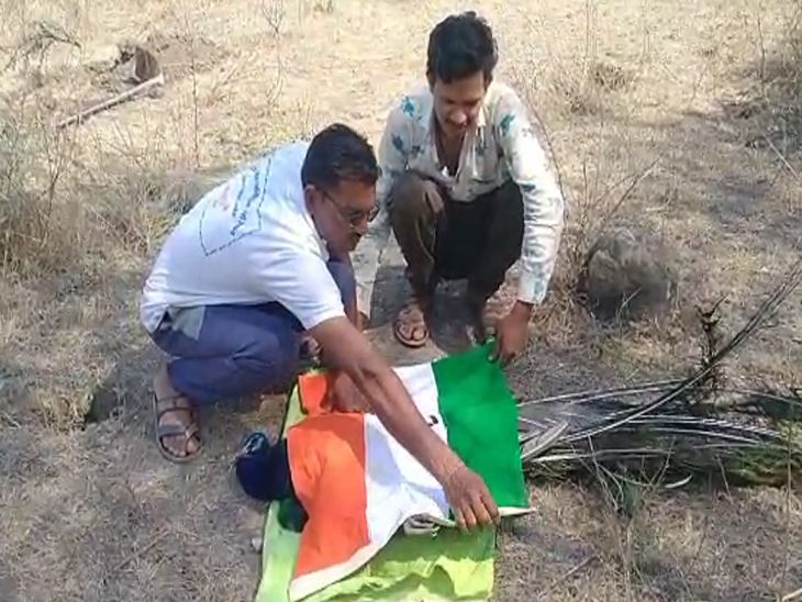 Villagers gave national honor in Mangrola village | मोर की मौत ...