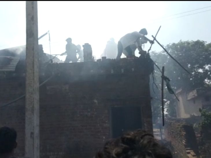 Accident due to spark during cooking, fire brigade got control, loss of ...
