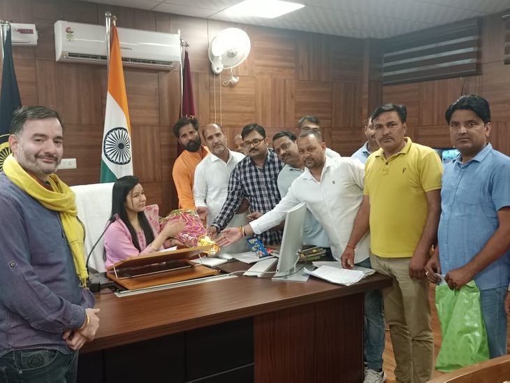 Narnaul councilor met DC Monika Gupta, told the problems. | नारनौल में ...