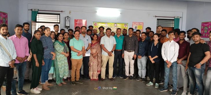 Dr. Mukesh Pathak said: Reduce the use of mobile and internet to ...