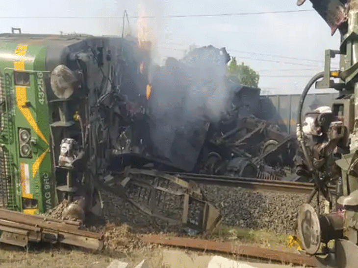 Head-to-head collision between two trains, loco pilot died, both wagons ...