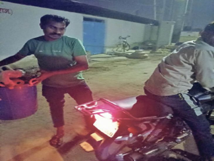 Photo Found On Social Media Traced On The Basis Of Bike Number photo-found-on-social-media-traced-on-the-basis-of-bike-number
