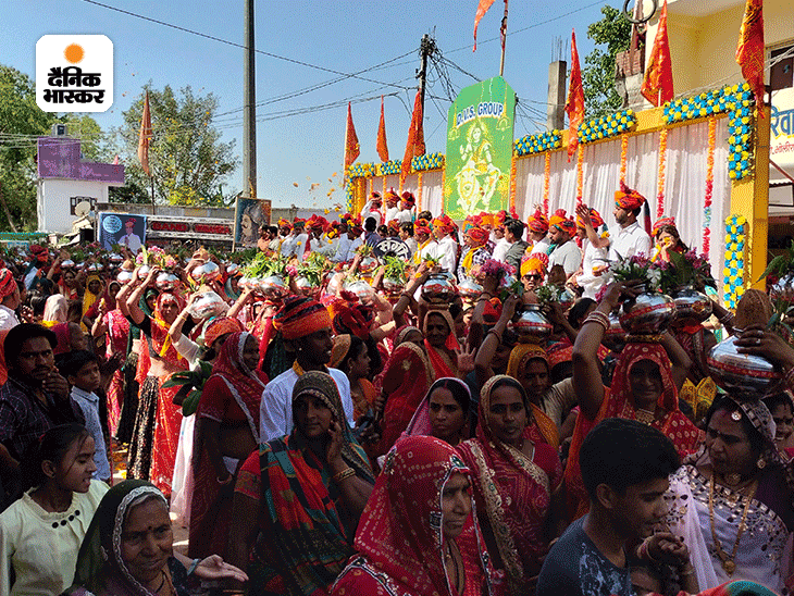 Grand Bindoli came out with elephant-horse and band-hawks, | निंबाहेड़ा ...