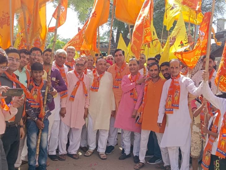 People of all communities welcomed by showering flowers, the MLA ...