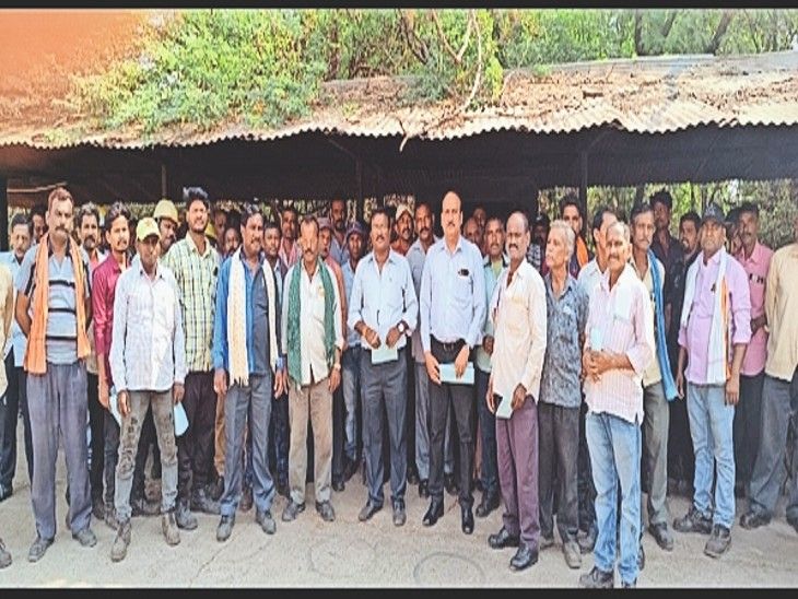 got 21 thousand salary like mines | ठेका श्रमिकों ने की मांग: माइंस की ...