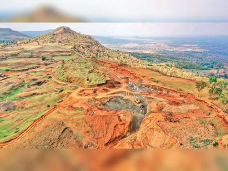 This hill of Karangara Valley decides the border of Madhya Pradesh ...