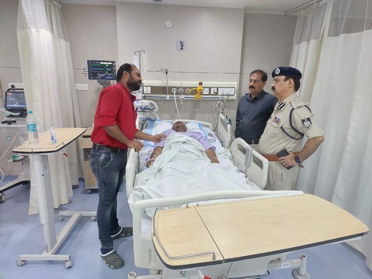 Additional Commissioner Anurag Sharma gave instructions, the car collided while on duty ...