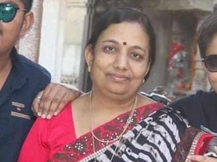 Dr. Gayatri Namdev's old association with controversies | स्त्री रोग विशेषज्ञ को नोडल अधिकारी से ...