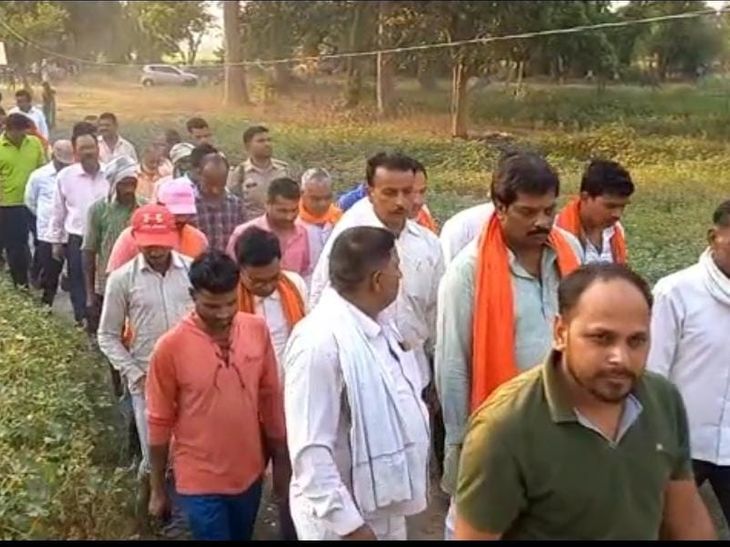 Local MLA showed strength, started door to door public relations ...