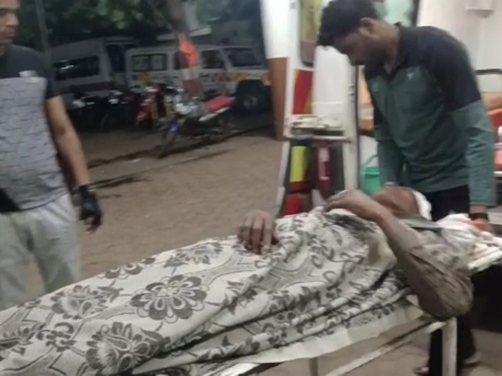 50-year-old man was beaten up by four people, also hit an ax on his ...