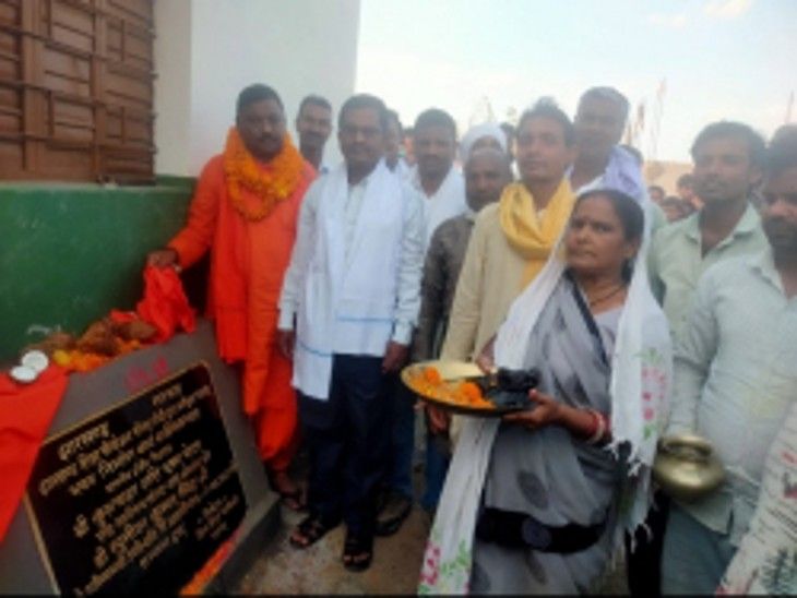 Legislator laid the foundation stone of high school building in Parasia ...