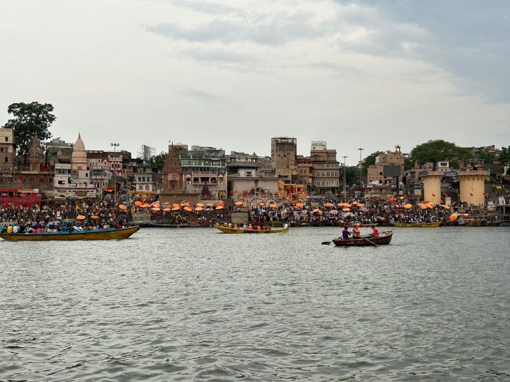 This morning started in Varanasi with a cold wind; Cloudy and rain ...