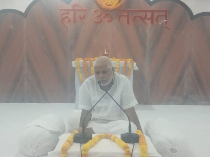 Baba Vishal Bharat said – At present there is only deception and deception | लालगंज में परिवार ...