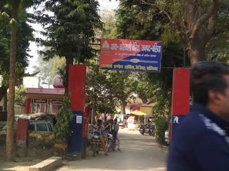 The victim's husband reached the police station in Ballia, said - Sir ...