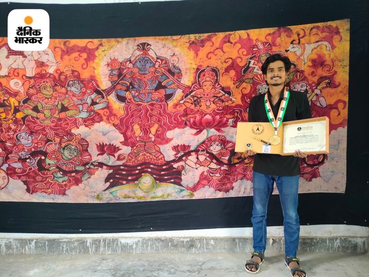 Recorded in the India Book of Records, showed talent by making the ...