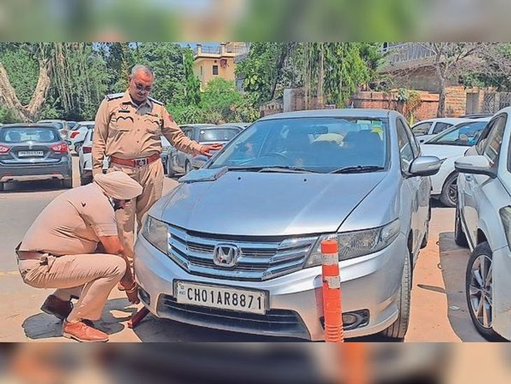 Vehicles parked randomly on Tehsil Road tightened by putting wheel lock ...