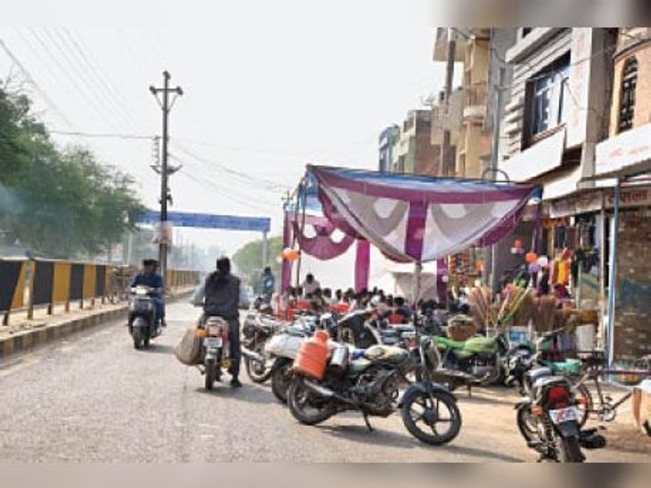 Pandals set up on the streets of Raipur, DJ was played bypassing the ...