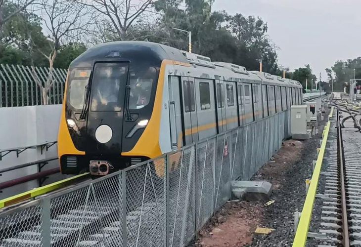 Agra Metro successfully ran on 700 meter long testing track | आगरा में ...