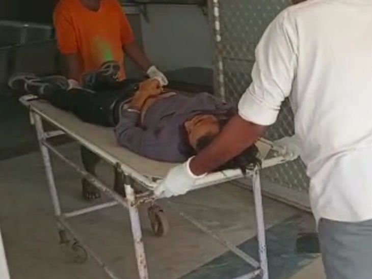 Fell unconscious after vomiting blood on the road | कोर्ट में पेशी पर ...