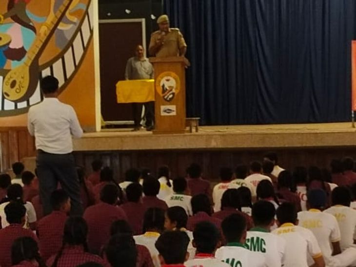 Fire brigade team did mock drill in SMC school of Prayagraj: Children ...