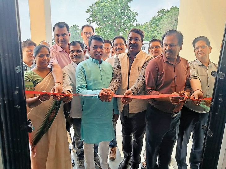 Badminton court and gym open at indoor stadium in Simdega | खिलाड़ियों ...