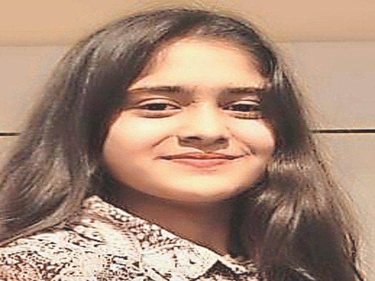 Swadha in 10th and Srishti in 12th stood first | सीबीएसई: 10वीं में ...