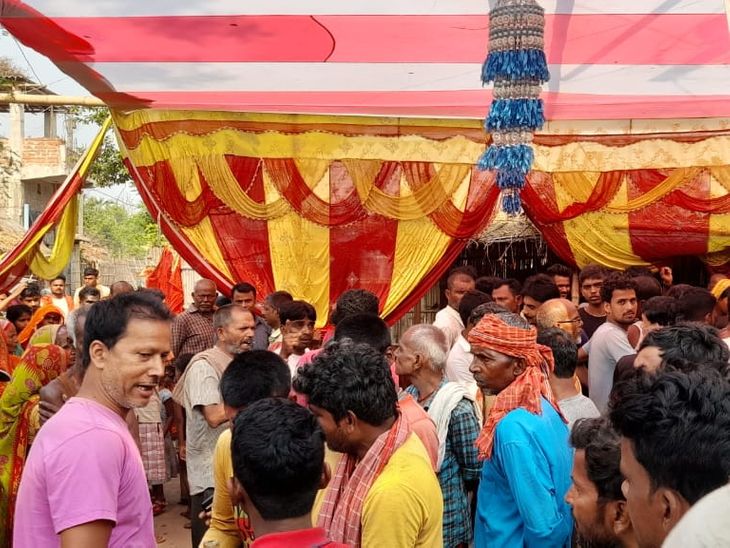 The goons ransacked, beat up many including the tent owner, people ...