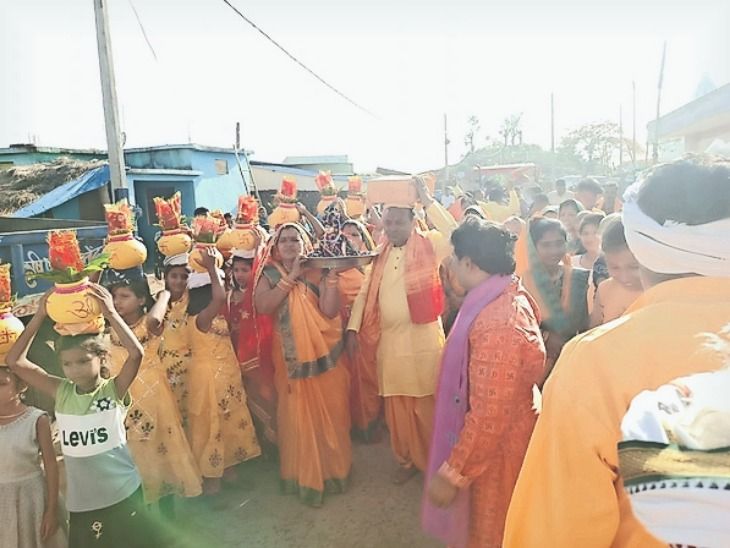 Shivpuran started with Kalash Yatra on Shivling Pran Pratishtha in ...