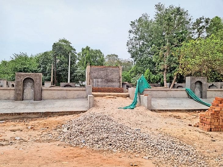20 feet high clay ready for the statue of former PM Atal Bihari ...